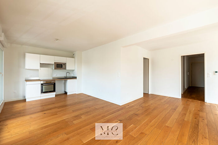 Lens, Est : Appartement 4 pièces à vendre