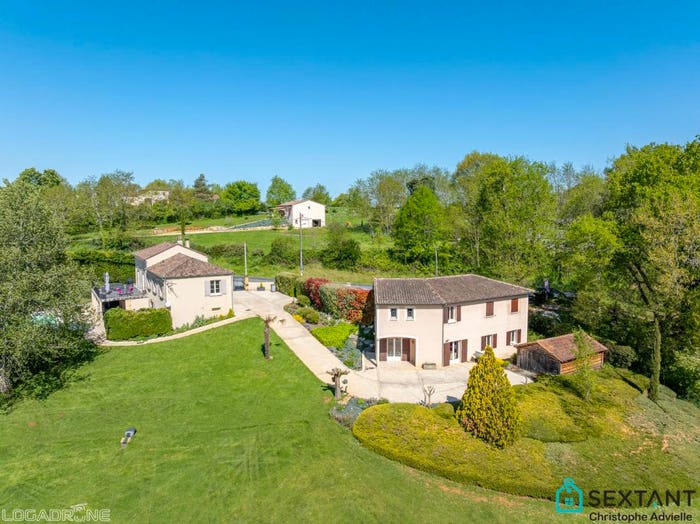 Beauronne : Maison 12 pièces à vendre