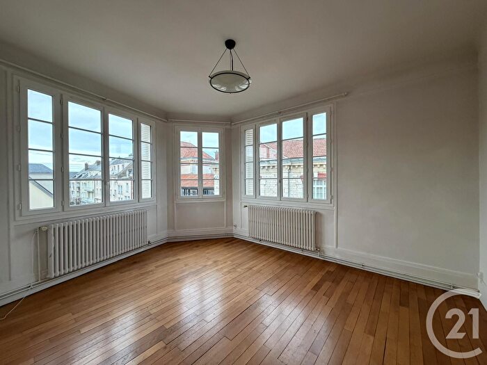 Appartement à louer - Chartres, Centre-ville - 4 pièces - 3 chambres