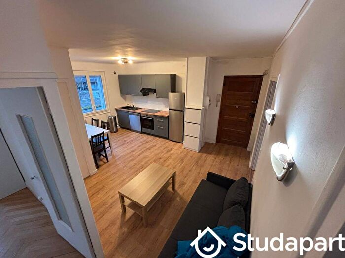 Appartement à louer - Les Genêts-Le Vinatier-Le Lessivas, Bron - 1 pièce - 1 chambre