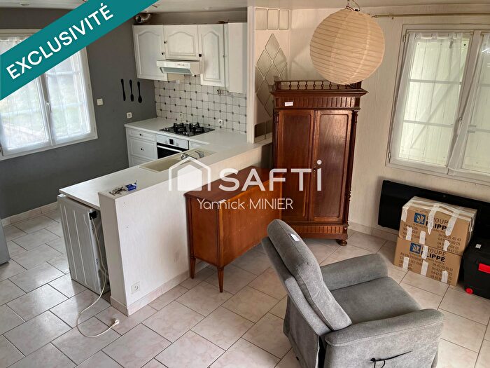 Maison 4 pièces à Benais, à vendre