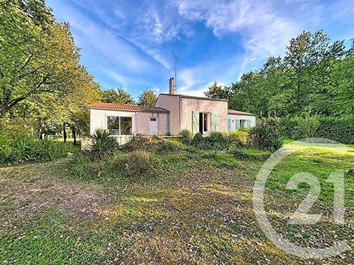 Maison à vendre - V uil-et-Giget, Voeuil-et-Giget - 6 pièces - 4 chambres