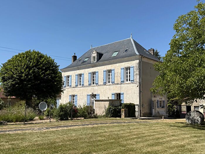 Maison 16 pièces à vendre - Aubeterre-sur-Dronne