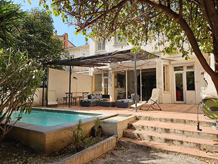 Maison à vendre - Marseille e , Cinq Avenues - 7 pièces - 4 chambres