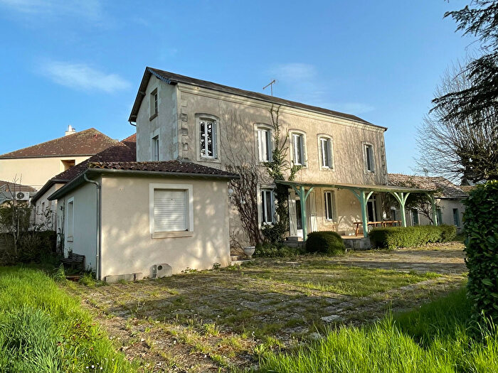 Maison à vendre - Saint-Pierre-de-Maillé - 4 pièces - 5 chambres