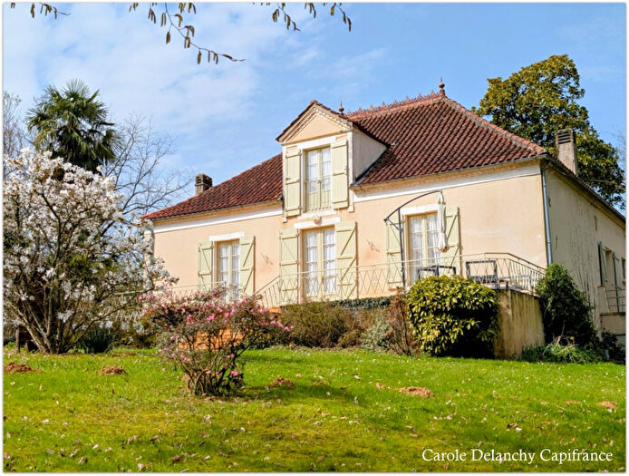 Maison à vendre - Castetpugon - 8 pièces - 5 chambres