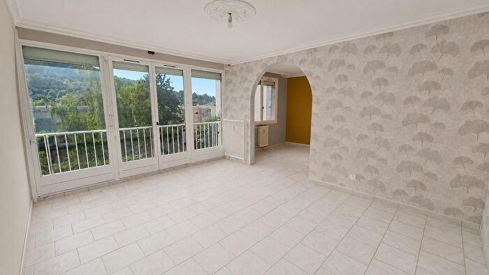Appartement 5 pièces à Bourgoin-Jallieu, Champfleuri et sa ceinture verte, à vendre
