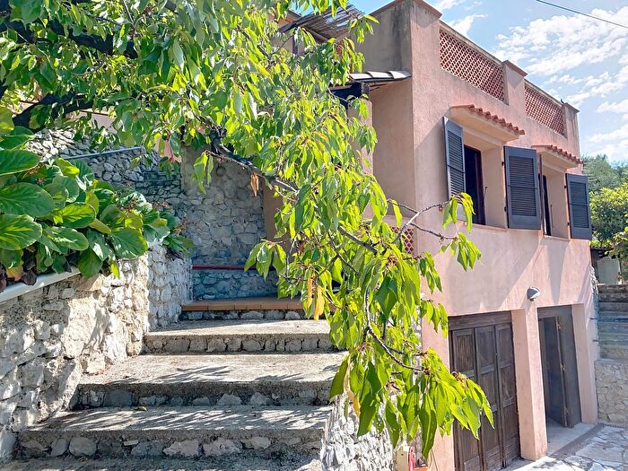 Maison à vendre - Peille - 5 pièces - 4 chambres