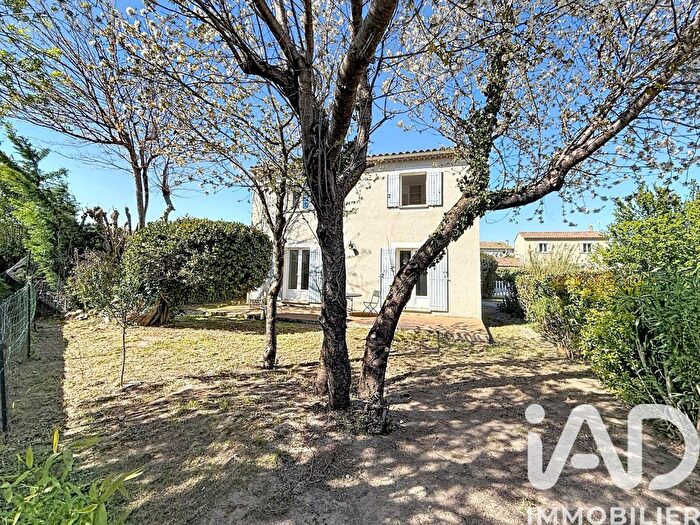 Maison à louer - Campagne, Sénas - 4 pièces - 3 chambres