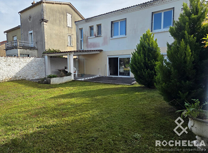 Maison à vendre - Saint-Jean-dAngély - 7 pièces - 4 chambres