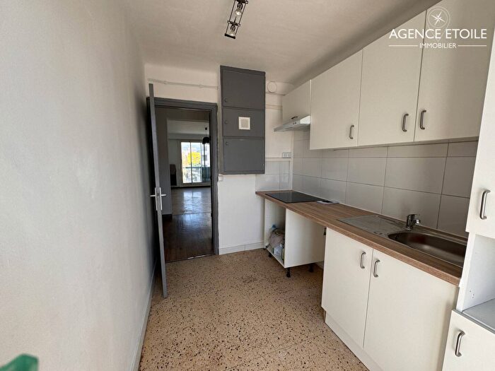 Appartement à louer - Marseille ème arrondissement - 3 pièces - 2 chambres