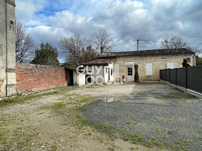Maison à louer - Blanquefort, Le Bourg - 4 pièces - 2 chambres