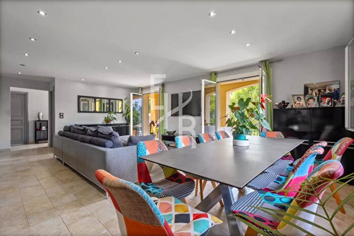 Maison à vendre - Vallauris, Retenaou, Brusquets, Devens, Zone dactivité Saint-Bernard - 8 pièces - 5 chambres