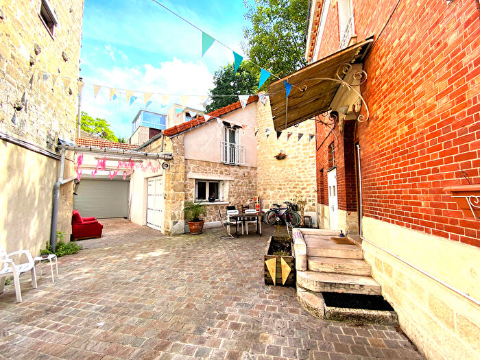 Maison à vendre - Nanterre, Centre-ville - 12 pièces - 6 chambres