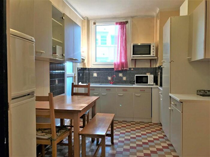 Appartement à louer - Saint-Étienne, Bernay, Valfuret - 1 pièce