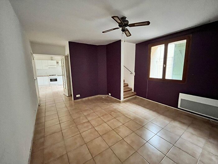 Appartement à louer - Nord, Marguerittes - 3 pièces - 2 chambres