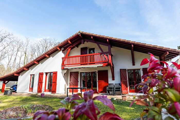 Maison à vendre - Saint-Pierre-du-Mont - 6 pièces - 4 chambres