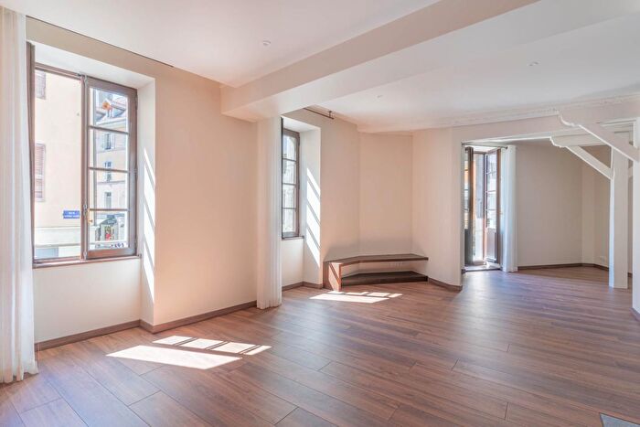 Appartement à louer - Annecy, Centre-ville, Vieille ville, Marquisats - 3 pièces - 2 chambres