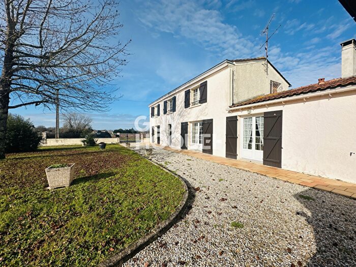 Maison à vendre - Saint-Estèphe - 4 pièces - 3 chambres