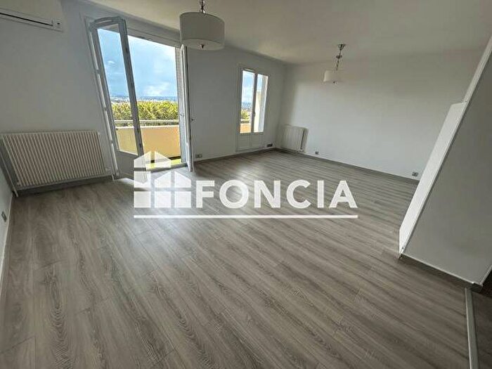 Appartement à louer - Cornavent, Décines-Charpieu - 3 pièces - 2 chambres