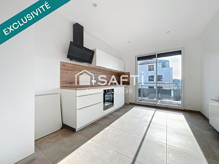 Appartement à vendre - Voiron, Centre-ville, Gare - 2 pièces - 1 chambre