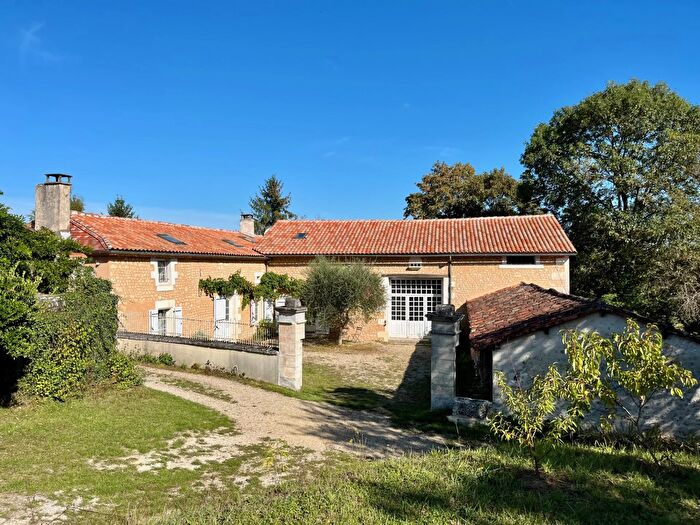 Maison à vendre - Saint-Laurent-de-Belzagot - 16 pièces - 8 chambres