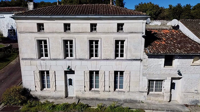 Maison à vendre - Chaniers - 9 pièces - 6 chambres