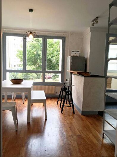 Appartement à louer - Gerland, Lyon ème arrondissement - 6 pièces - 5 chambres