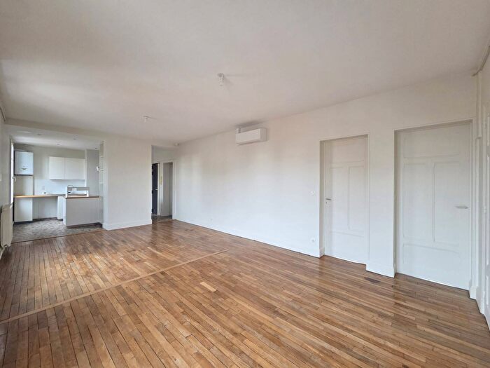 Appartement à louer - Troyes - 6 pièces - 4 chambres