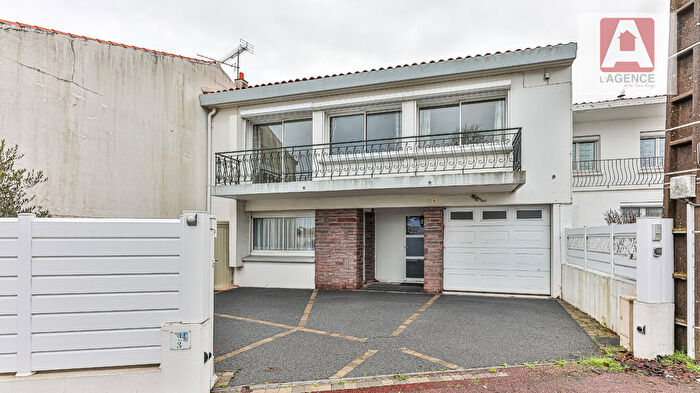 Maison à vendre - Saint-Gilles-Croix-de-Vie - 5 pièces - 3 chambres