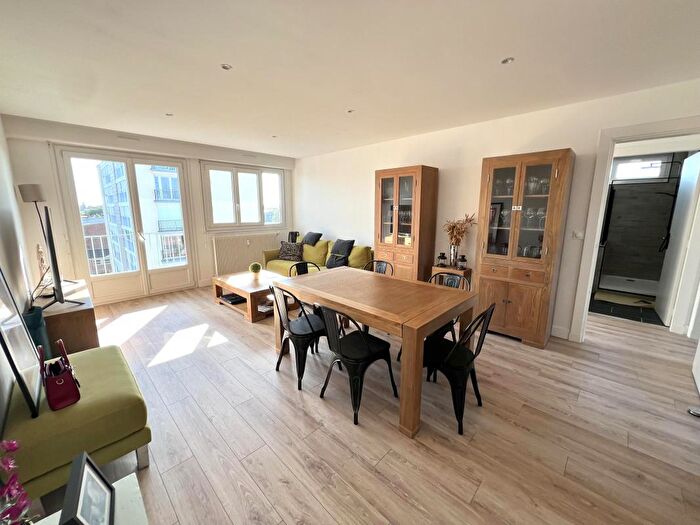 Appartement à vendre - Valenciennes - 4 pièces - 3 chambres