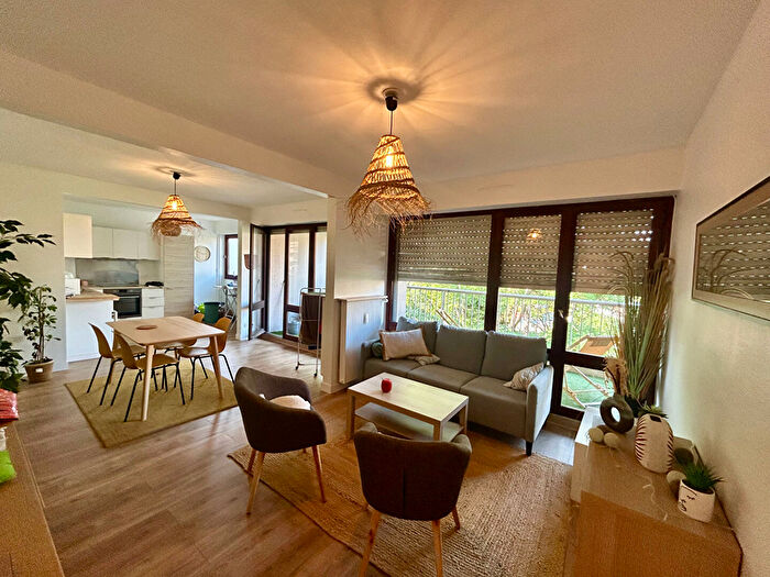 Appartement à louer - Écully, Centre-ville - 5 pièces - 4 chambres