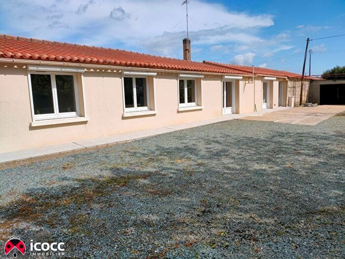 Maison 10 pièces à Moreilles, à vendre