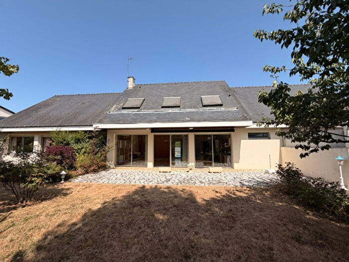 Maison 9 pièces à Laval, à vendre