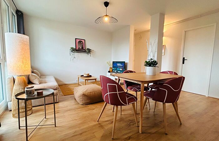 Appartement à louer - Villeurbanne, Buers - 4 pièces - 3 chambres