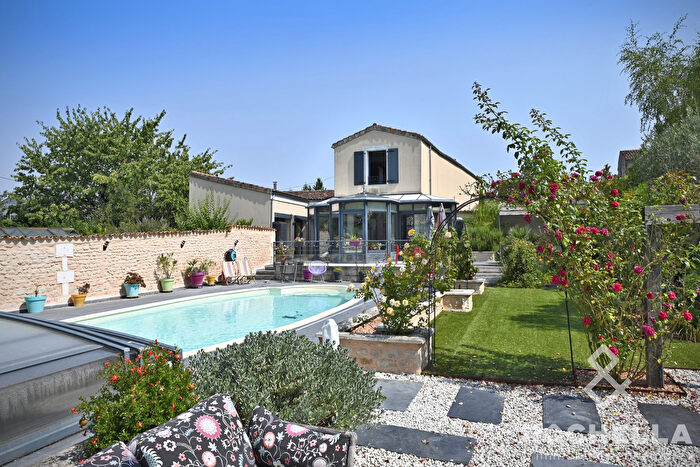 Maison à vendre - Saint-Jean-dAngély - 8 pièces - 5 chambres