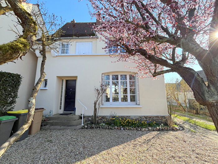 Maison à vendre - Bû - 5 pièces - 3 chambres