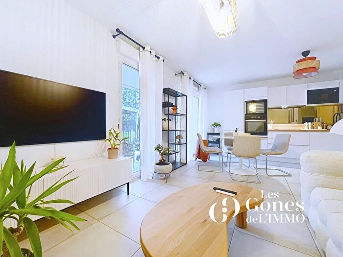 Appartement à louer - Saint-Genis-les-Ollières - 2 pièces - 1 chambre