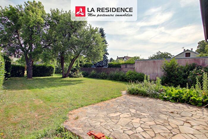 Maison à vendre - Le Mesnil-Saint-Denis - 8 pièces - 4 chambres