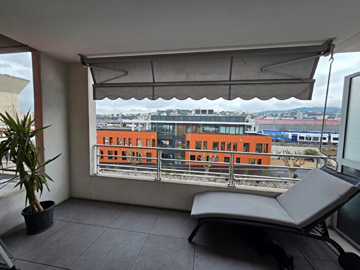 Appartement à louer - Nice, Saint-Roch - 3 pièces - 2 chambres