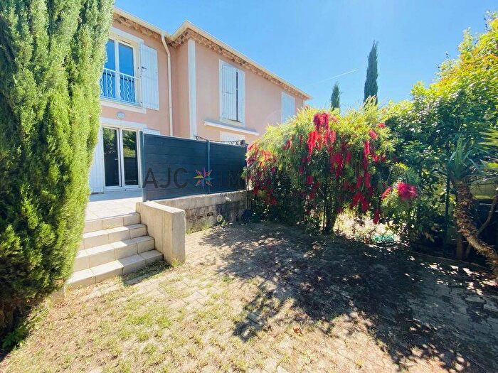 Maison à louer - Saint-Étienne-du-Grès - 3 pièces - 2 chambres