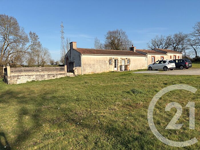 Maison à louer - Challans, Route de Cholet, Route de la Roche-sur-Yon - 5 pièces - 4 chambres