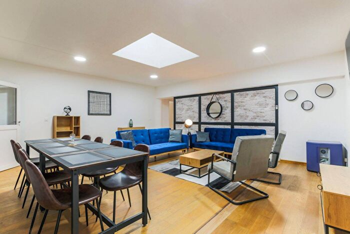 Appartement à louer - Nouvelle Ville, Metz - 9 pièces - 4 chambres