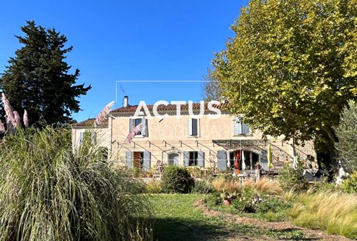 Sénas - Maison 7 pièces à vendre