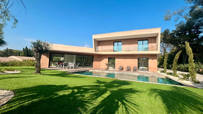 Maison à vendre - Saint-Raphaël - 7 pièces - 5 chambres