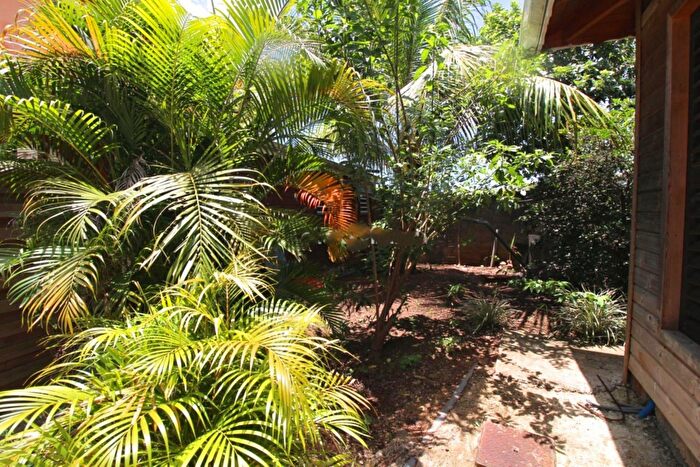 Maison à louer - Les Abymes - 6 pièces - 5 chambres