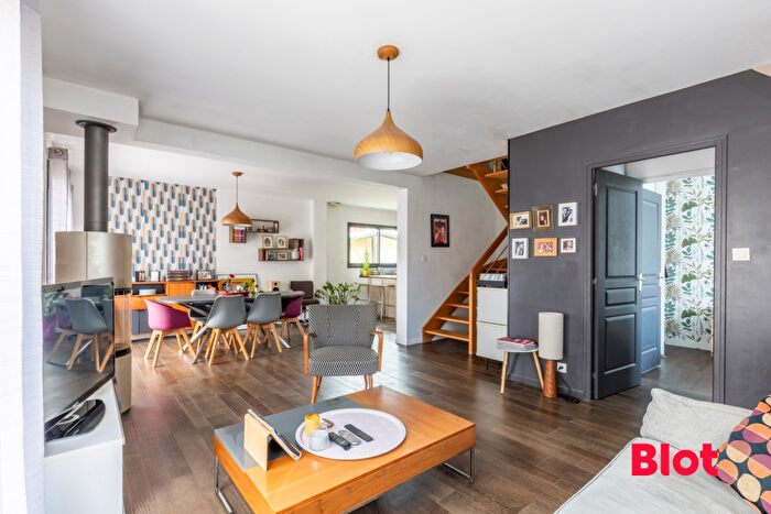 Maison à vendre - Chasné-sur-Illet - 7 pièces - 5 chambres