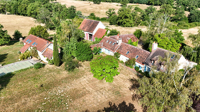 Maison 12 pièces à Autry-Issards, à vendre