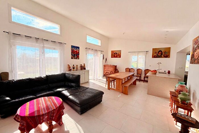 Maison à vendre - Villechétive - 9 pièces - 4 chambres