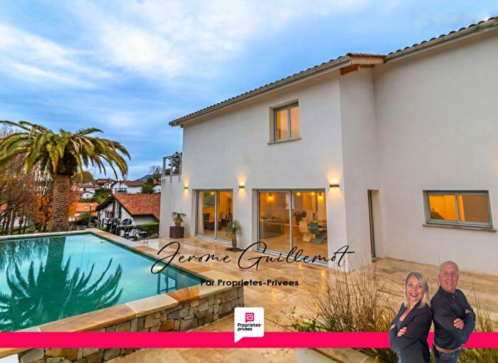 Maison à vendre - Hendaye, Ville - 7 pièces - 4 chambres